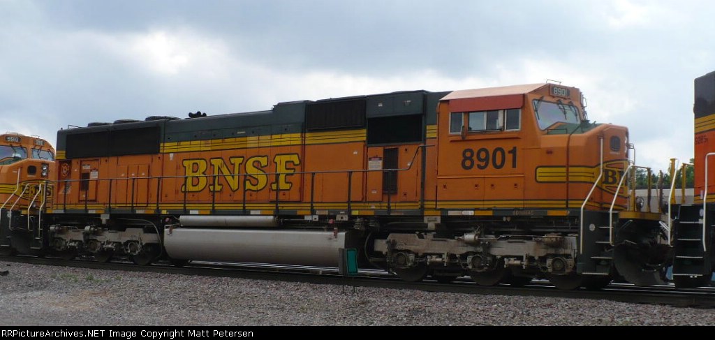 BNSF 8901